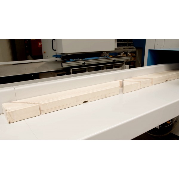 Scie à tronçonner automatique CROSSLINE 650M avec bloc à moiser